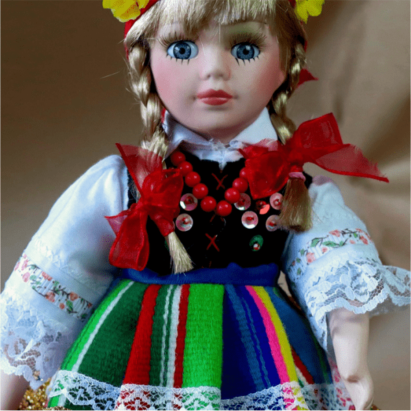 Lalka łowicka - ubrana w oryginalny wełniak łowicki - porcelanowa ...